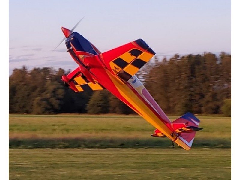 Extreme Flight - 104" Extra 300 V2 Yellow